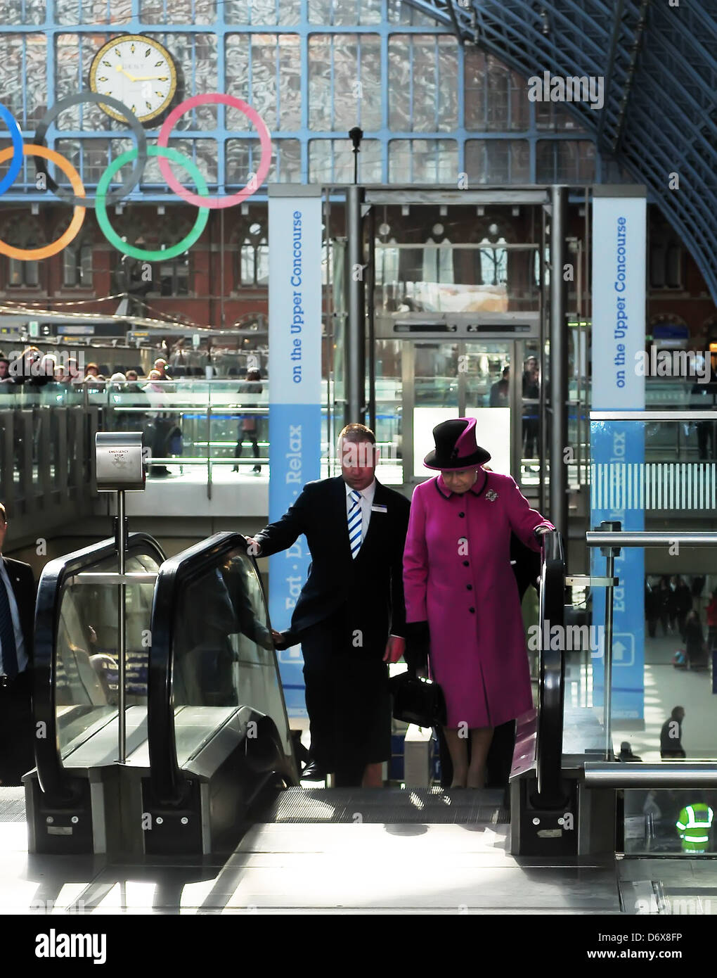 Queen elizabeth st pancras hi-res stock photography and images - Alamy
