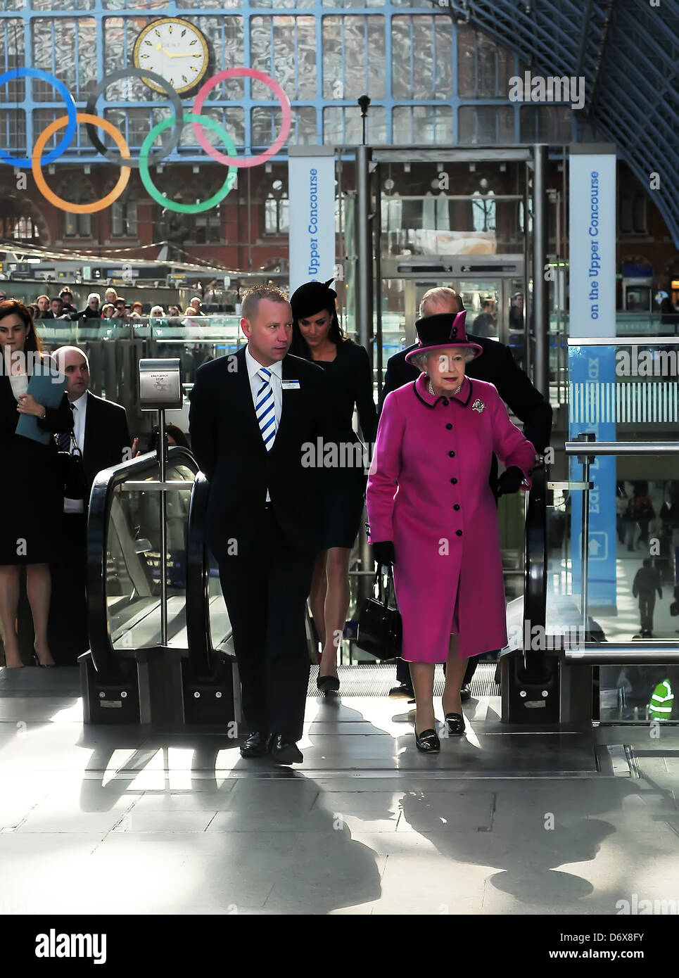 Queen elizabeth st pancras hi-res stock photography and images - Alamy