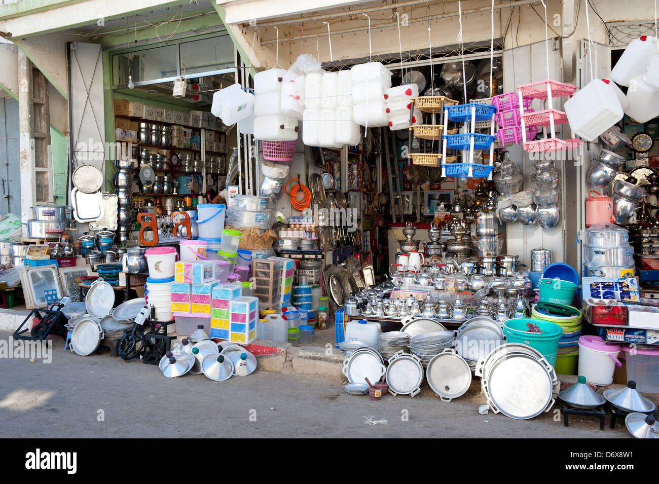 Morocco street taza shop hi-res stock photography and images - Alamy