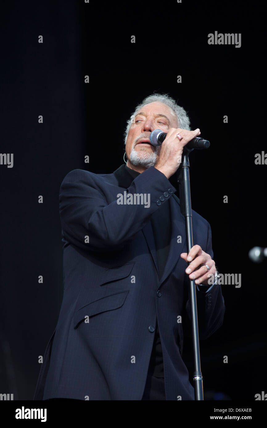 Tom jones singer hi-res stock photography and images - Alamy