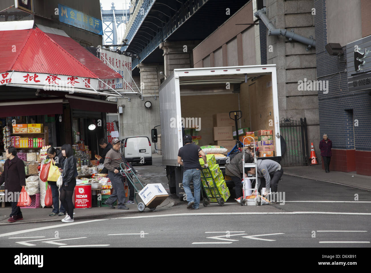 East Broadway, Chinatown, Manhattan, New York City Stock Photo - Alamy
