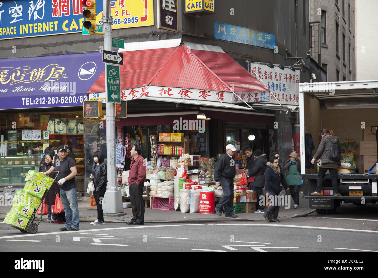 East Broadway, Chinatown, Manhattan, New York City Stock Photo - Alamy