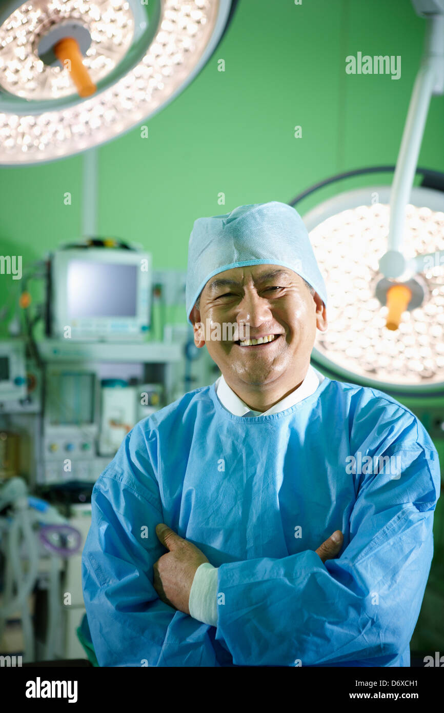 a surgeon smiling at an operating room Stock Photo - Alamy