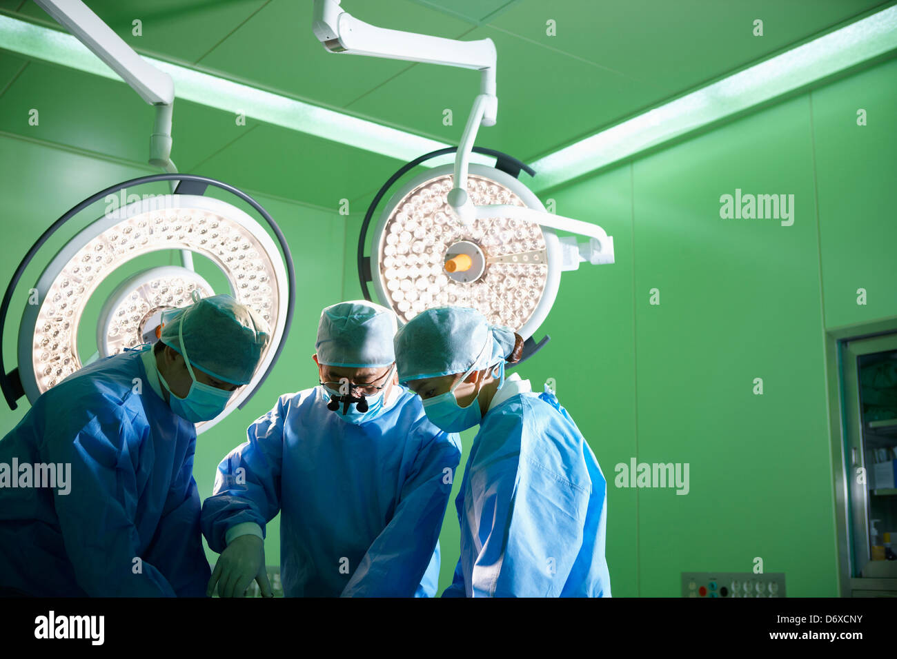 Doing a surgery hi-res stock photography and images - Alamy