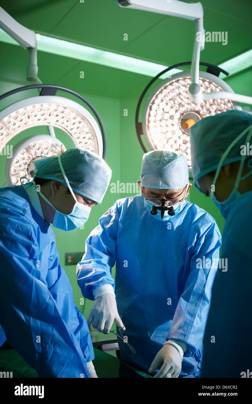 surgeons doing a surgery in operating room Stock Photo - Alamy