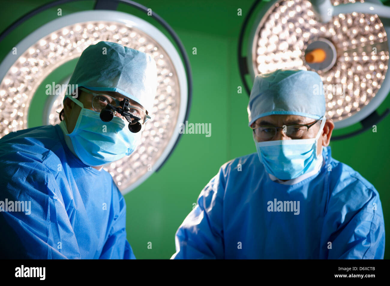 Doing a surgery hi-res stock photography and images - Alamy