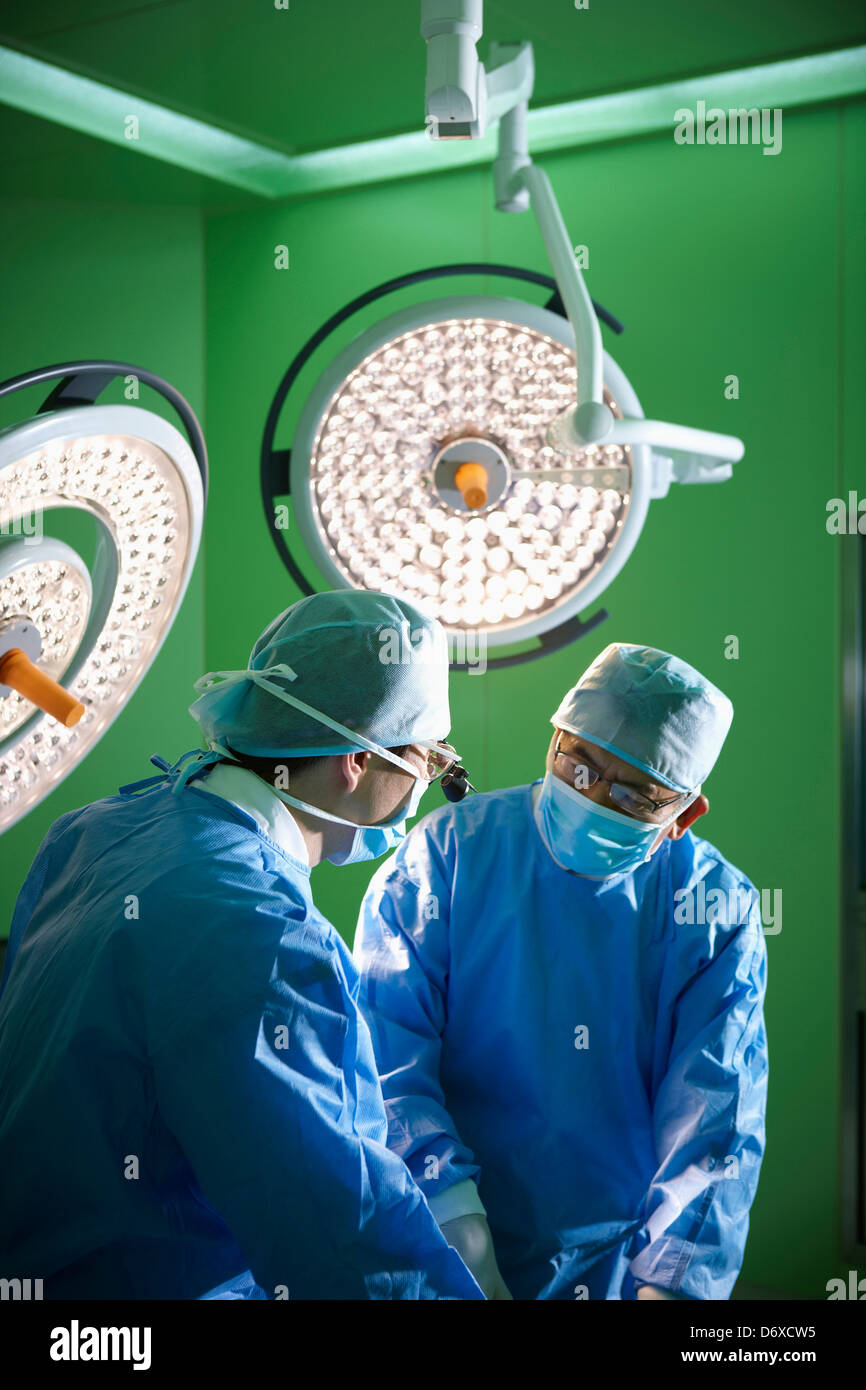 Doing a surgery hi-res stock photography and images - Alamy