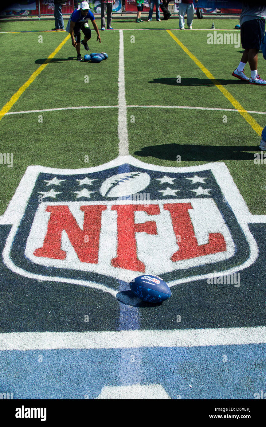 Nfl play 60 hi-res stock photography and images - Alamy