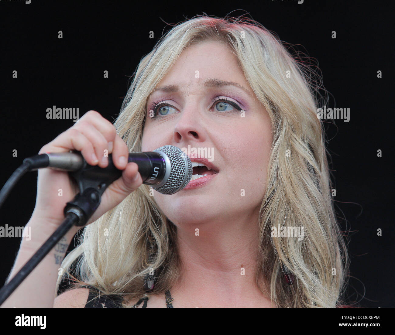 Sunny Sweeney performs during the H2O Tour 2 at the Cruzan Amphitheatre ...