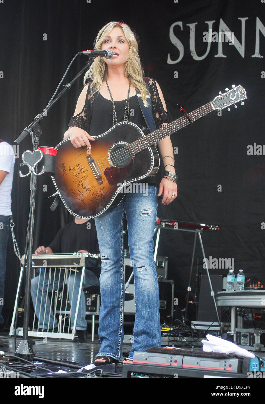 Sunny sweeney during hi-res stock photography and images - Alamy