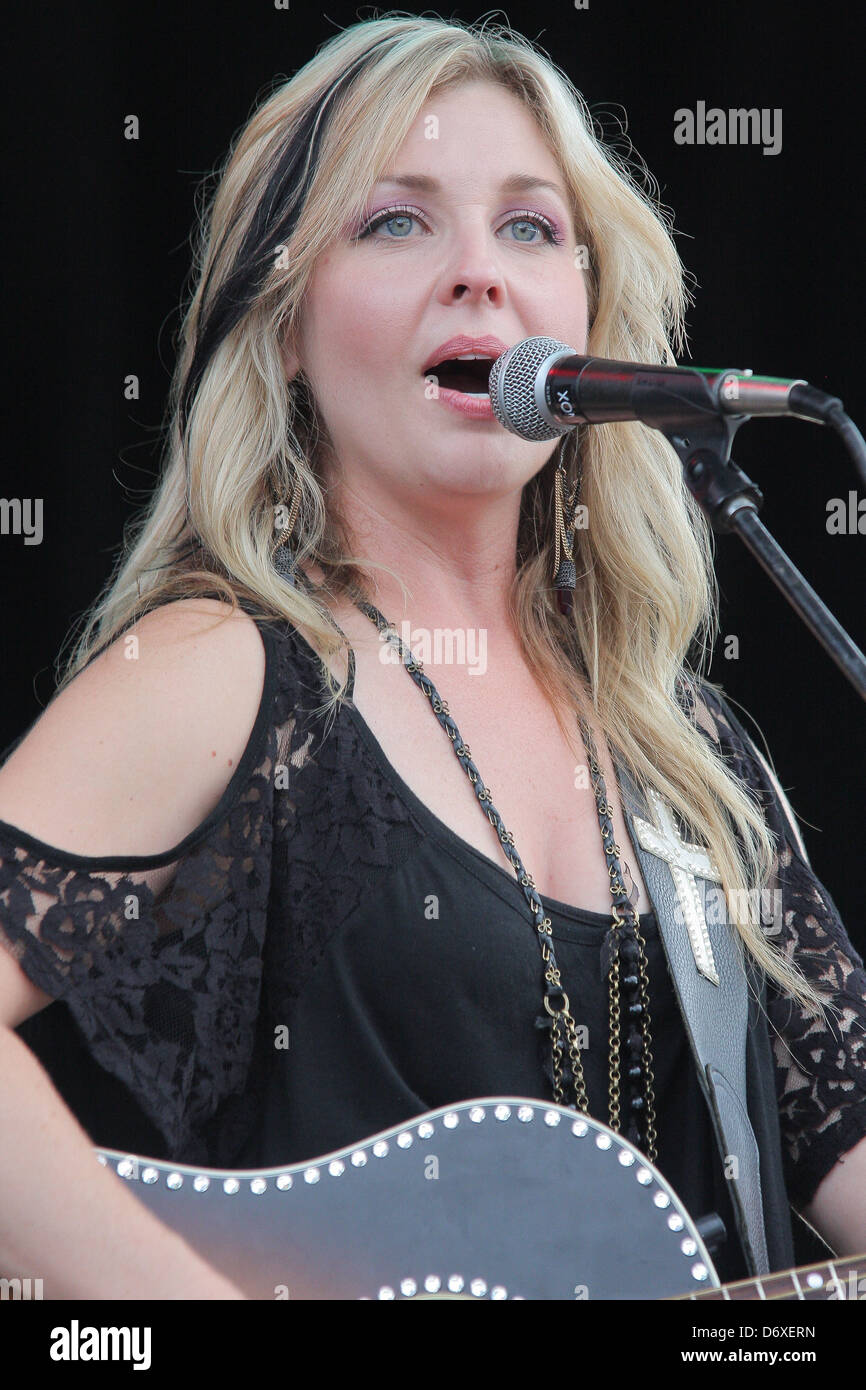 Sunny Sweeney performs during the H2O Tour 2 at the Cruzan Amphitheatre ...