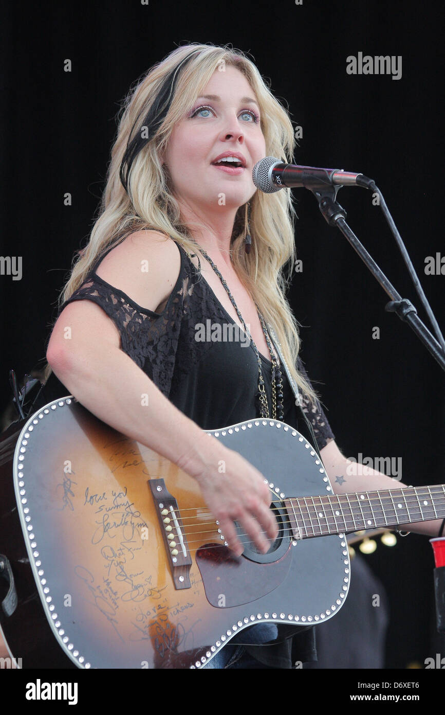 Sunny Sweeney performs during the H2O Tour 2 at the Cruzan Amphitheatre ...