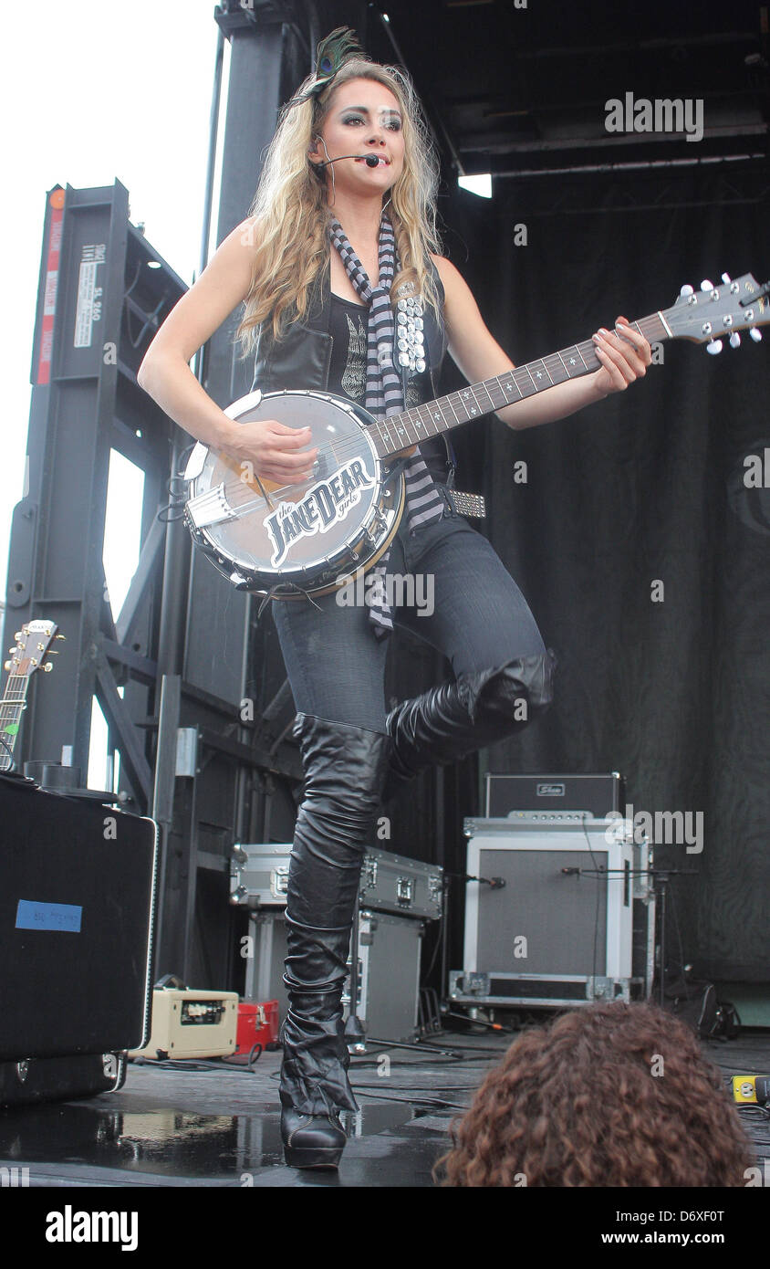 Danelle Leverett The JaneDear girls perform during the H2O Tour 2 at ...