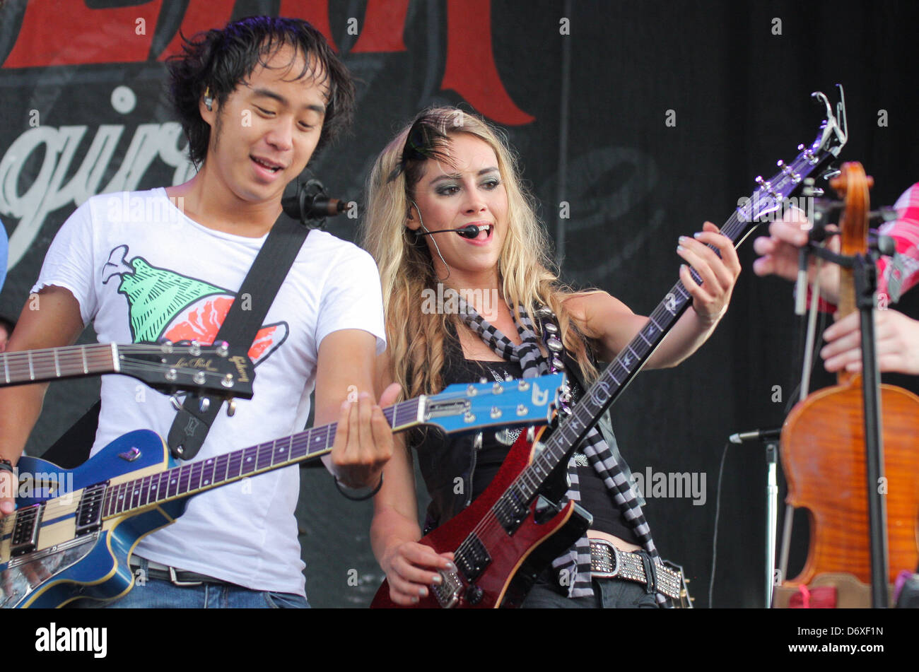 Danelle Leverett The JaneDear girls perform during the H2O Tour 2 at ...
