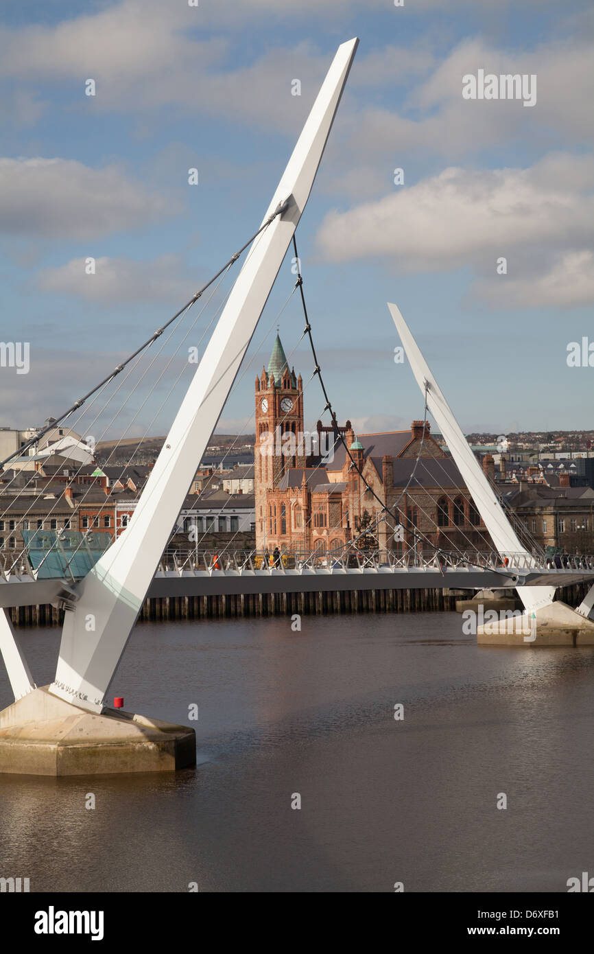 The peace bridge derry londonderry hi-res stock photography and images ...