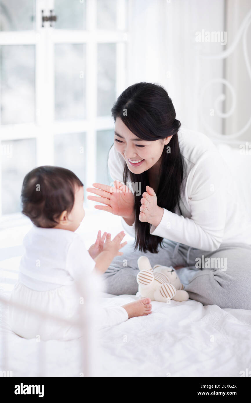 mother and baby clapping hands Stock Photo - Alamy