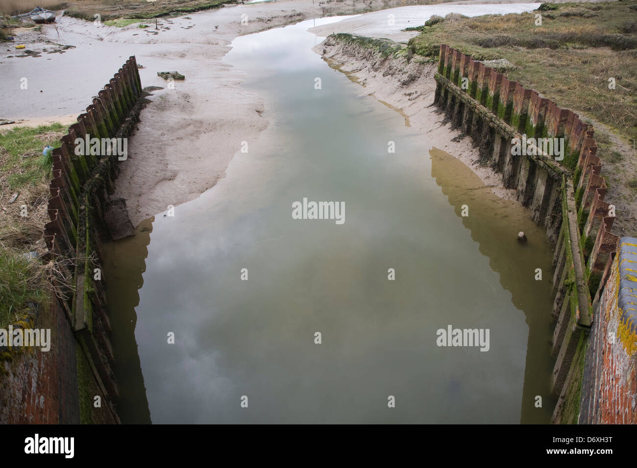 Drainage sluice water outflow low tide river deben hi-res stock ...
