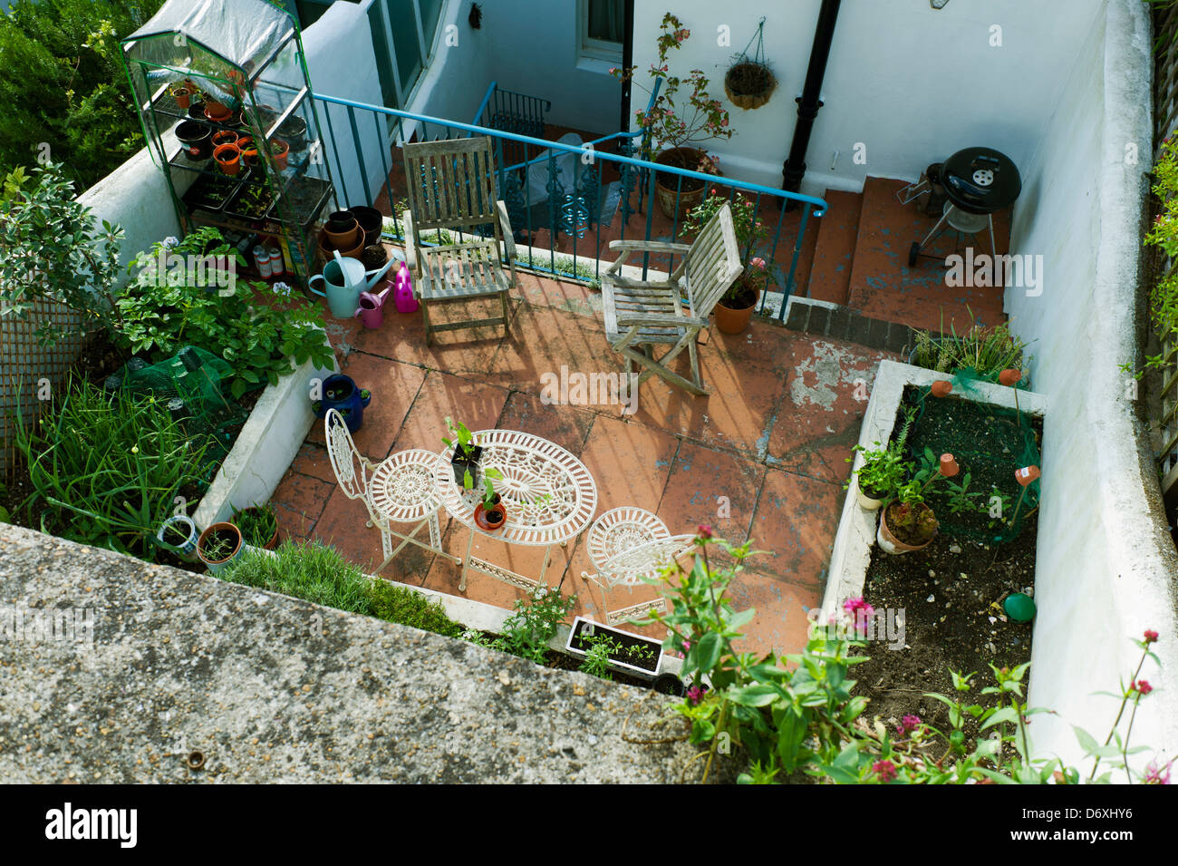 Basement garden hi-res stock photography and images - Alamy