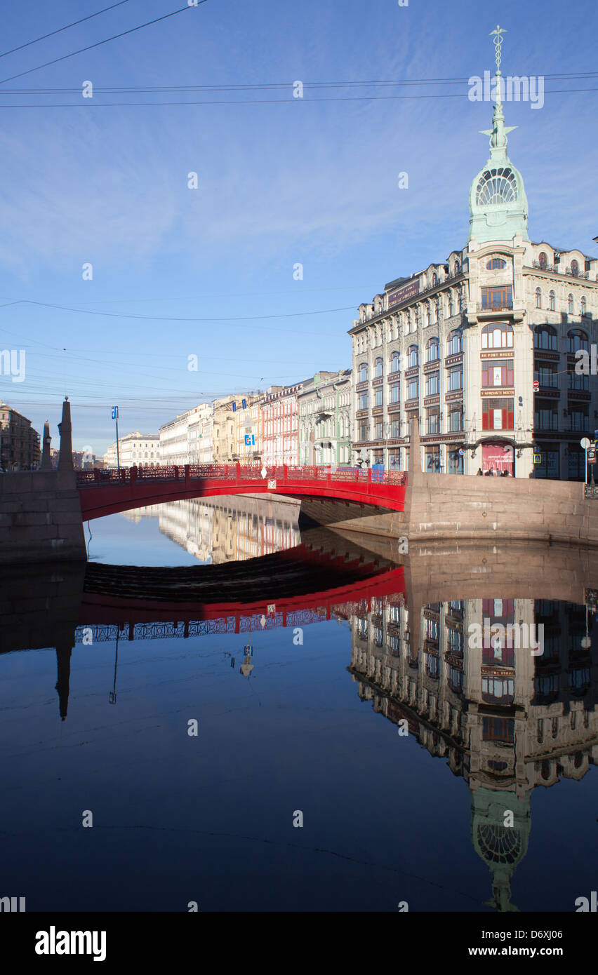 Au pont rouge hi-res stock photography and images - Alamy