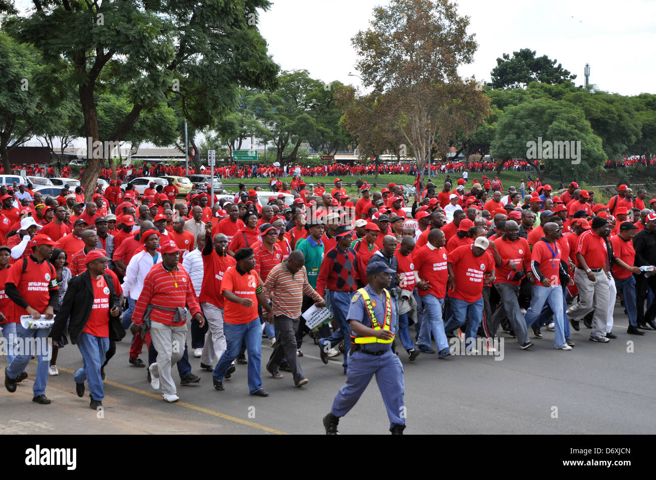 Over 20 000 teachers affiliated to the South African Democratic ...