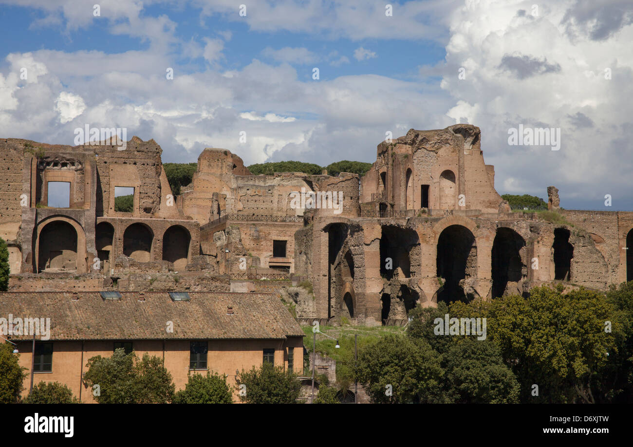 Buildings of rome hi-res stock photography and images - Alamy