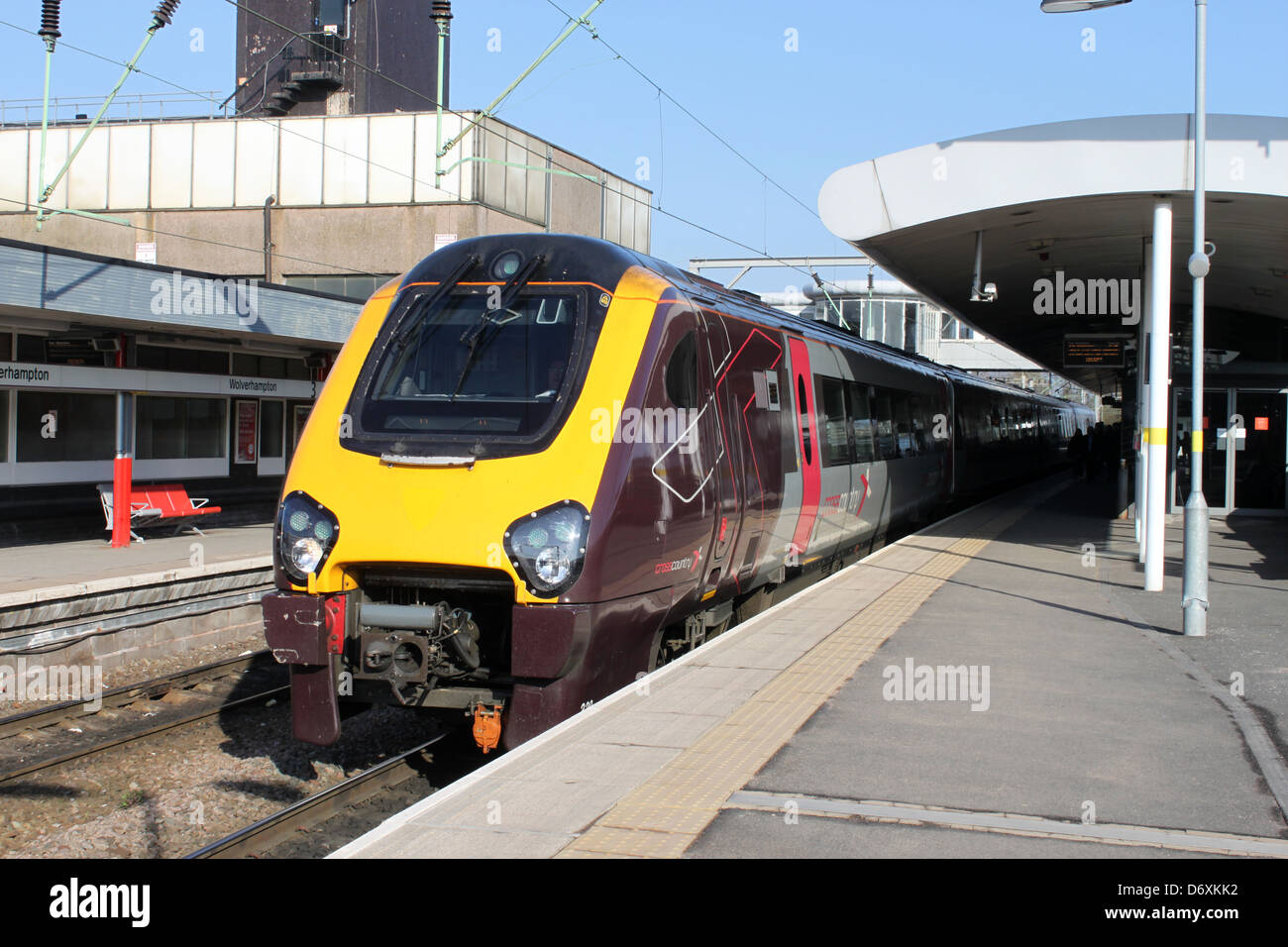 Bournemouth railway station platform hi-res stock photography and ...