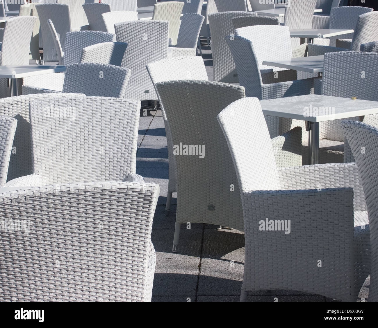 Restaurant with white tables hi-res stock photography and images - Alamy