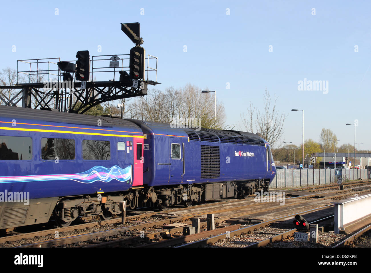London transport liveried hi-res stock photography and images - Alamy