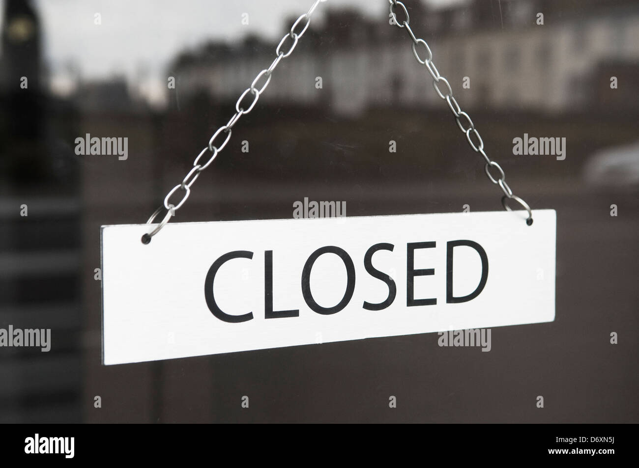 Closed sign on glass door Stock Photo - Alamy