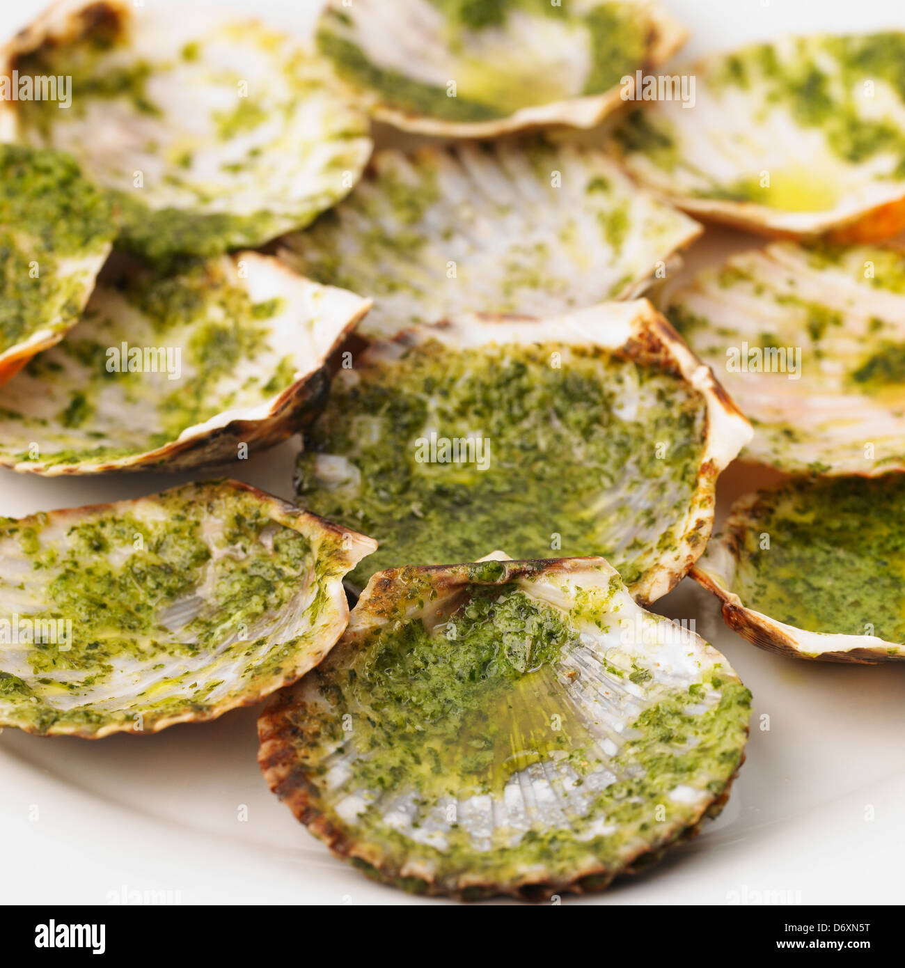 Scallops with garlic hi-res stock photography and images - Alamy