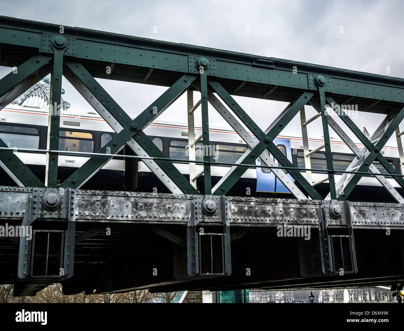 Hungerford bridge railway network hi-res stock photography and images ...