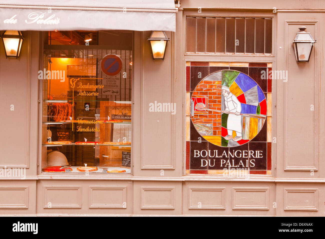 Old french bakery shop hi-res stock photography and images - Alamy