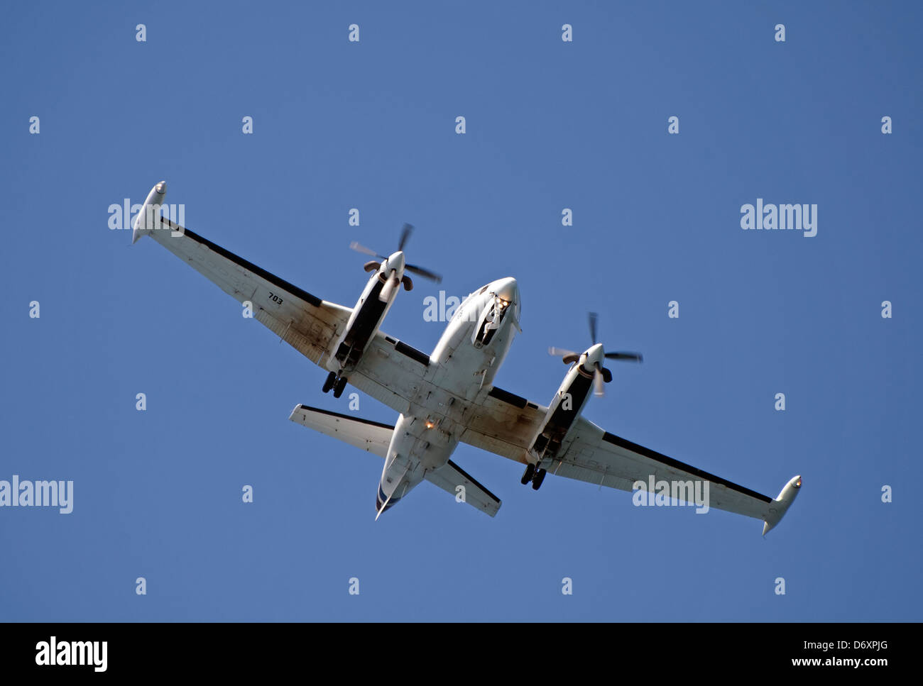 Airplane bottom view Stock Photo - Alamy