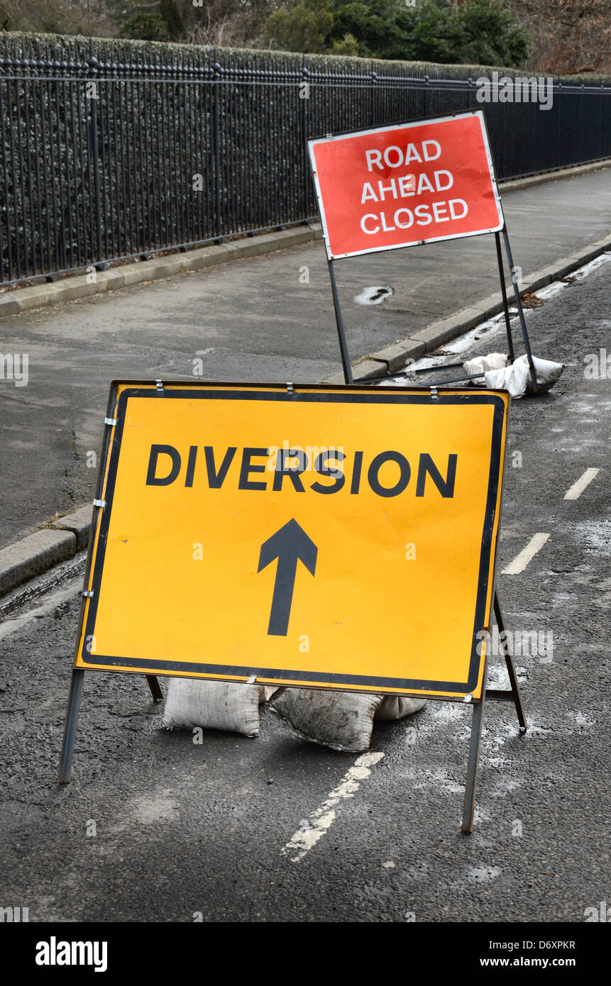 Slightly misleading road signs! Stock Photo - Alamy