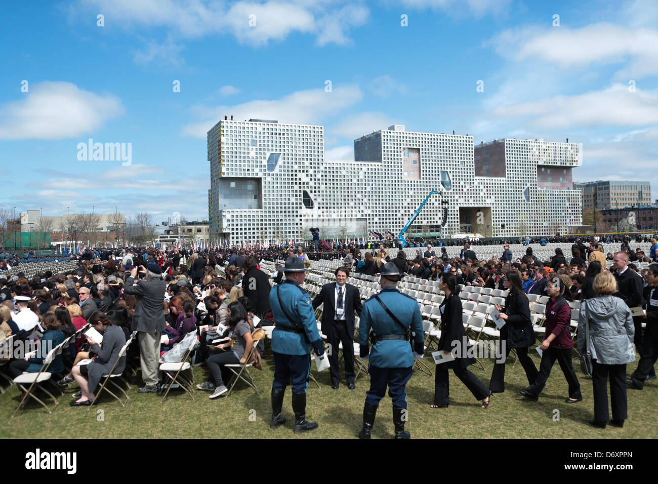 Cambridge, Massachusetts, USA. 24th April, 2013. Thousands of students ...