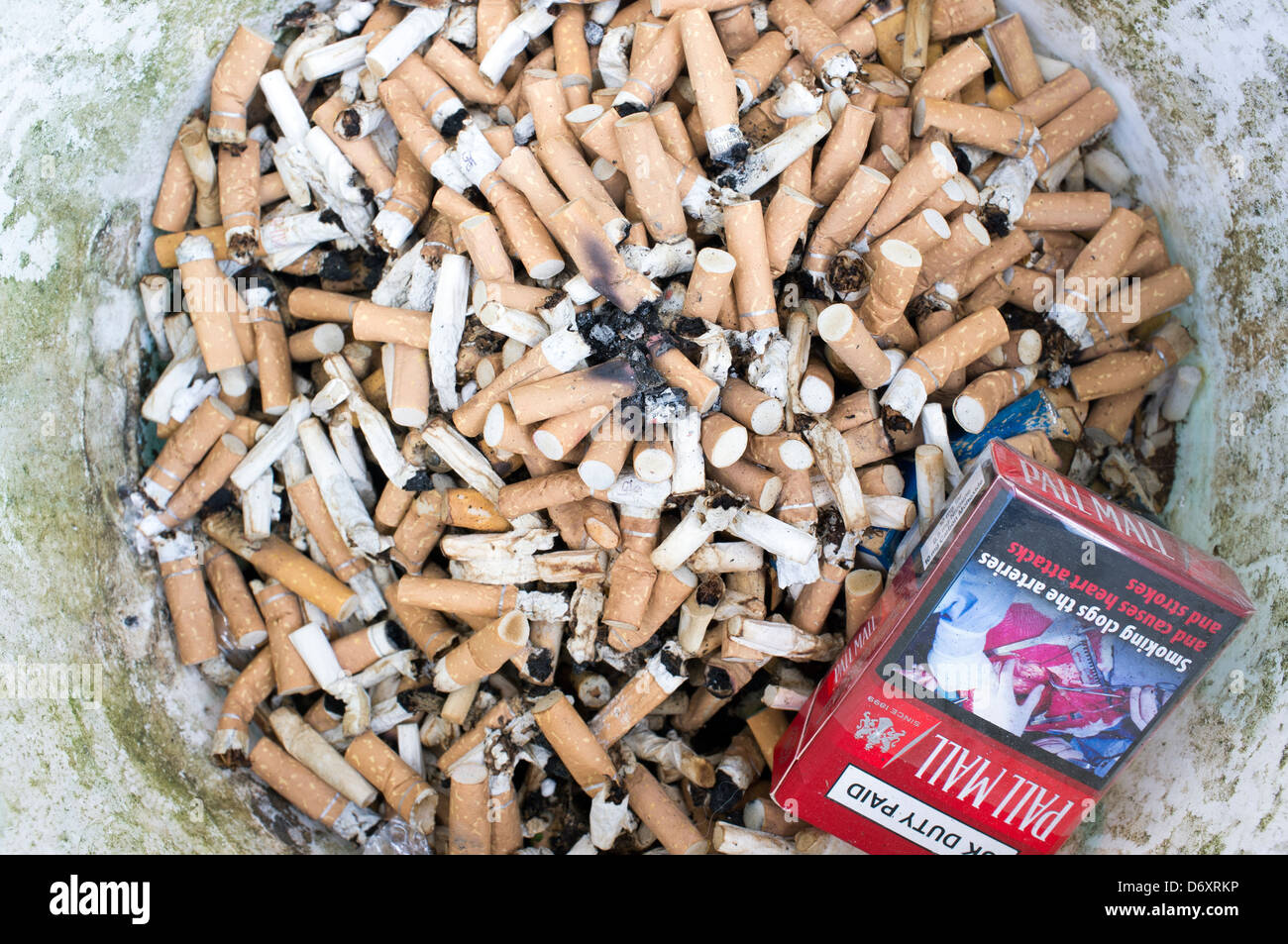 Empty packet hi-res stock photography and images - Alamy