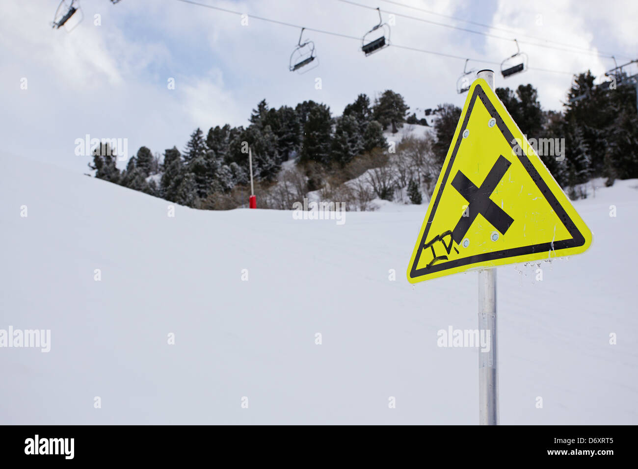 Triangular warning sign hi-res stock photography and images - Alamy Triangular warning sign hi-res stock photography and images - Alamy