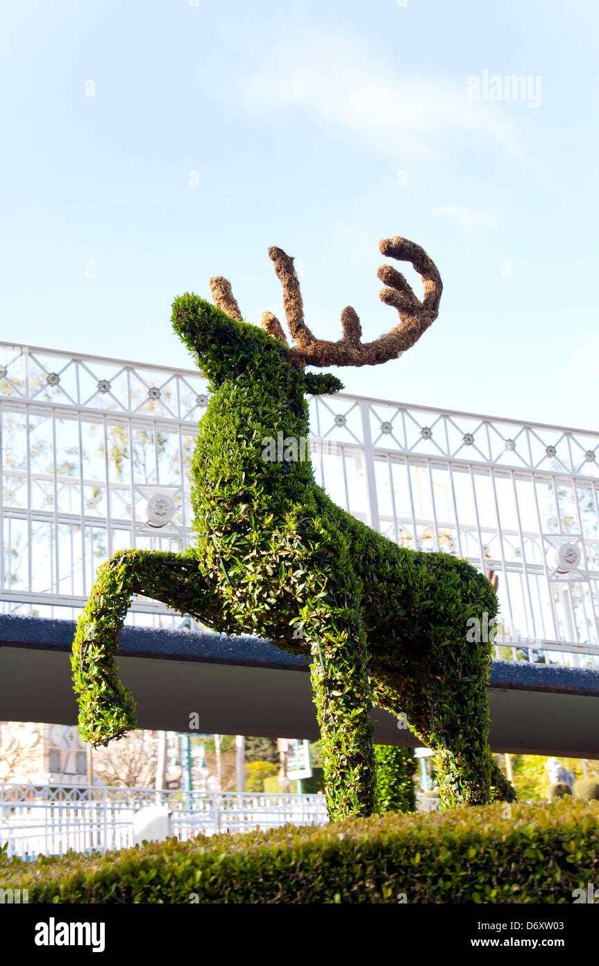 Bush in the shape of animal Stock Photo - Alamy