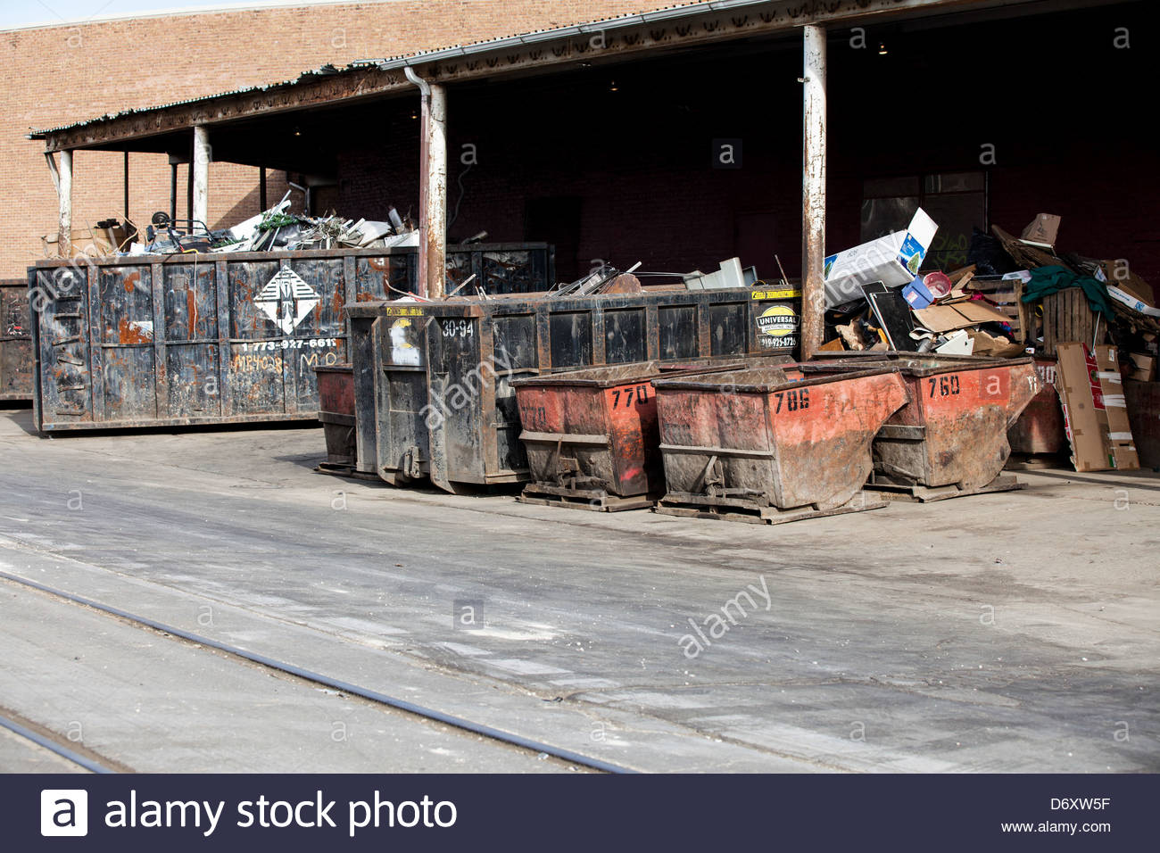 Dumpsters In An Alley Stock Photos & Dumpsters In An Alley Stock Images ...