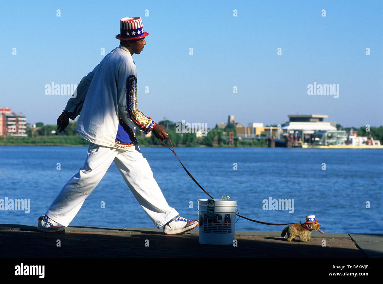 African street performer hi-res stock photography and images - Alamy