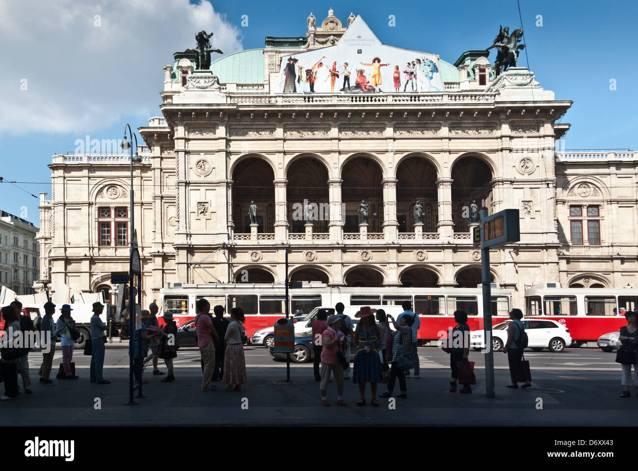 The famous Wiener Staatsoper (Vienna State Opera Stock Photo - Alamy