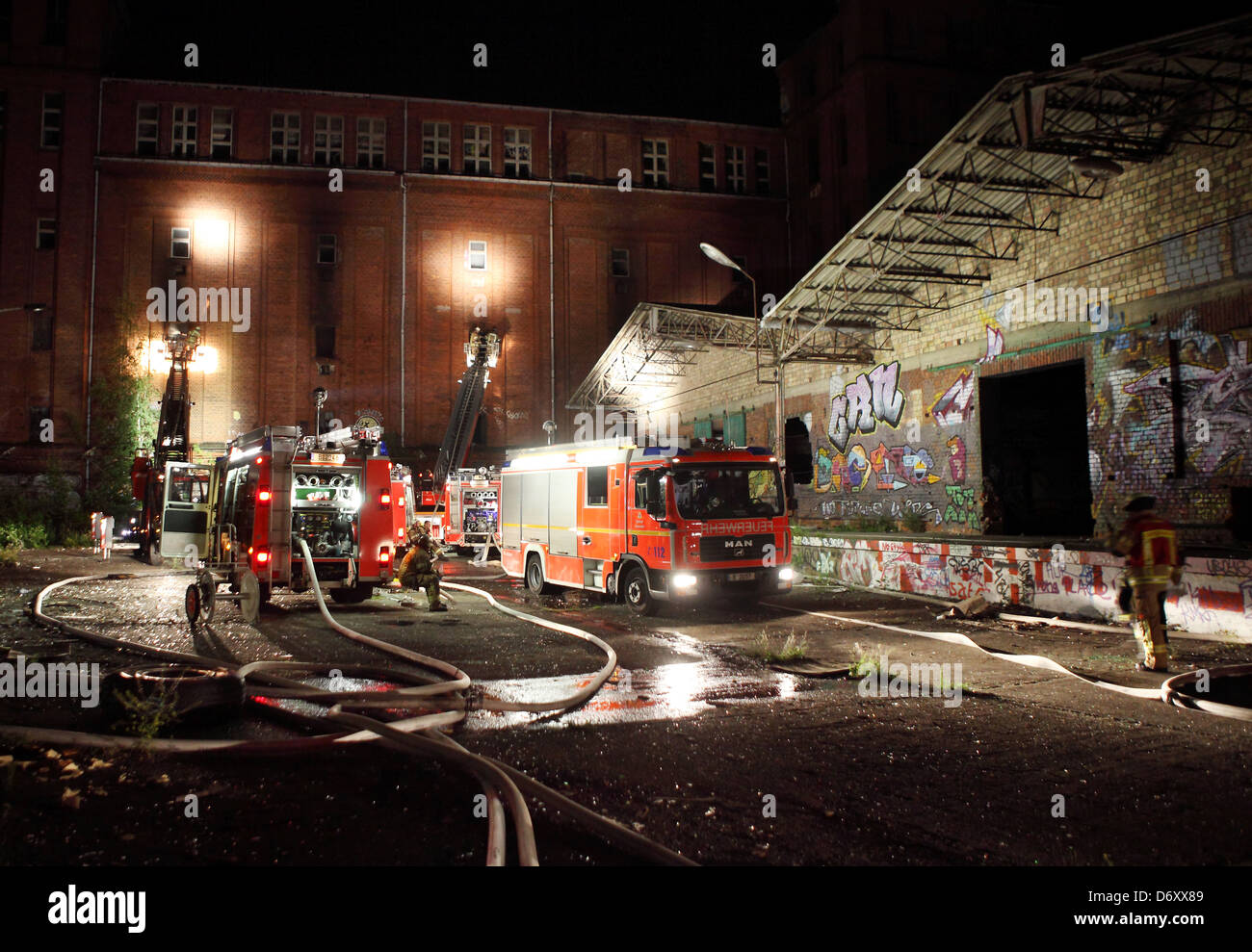 Berlin, Germany, Loesch work on a vacant house Stock Photo - Alamy
