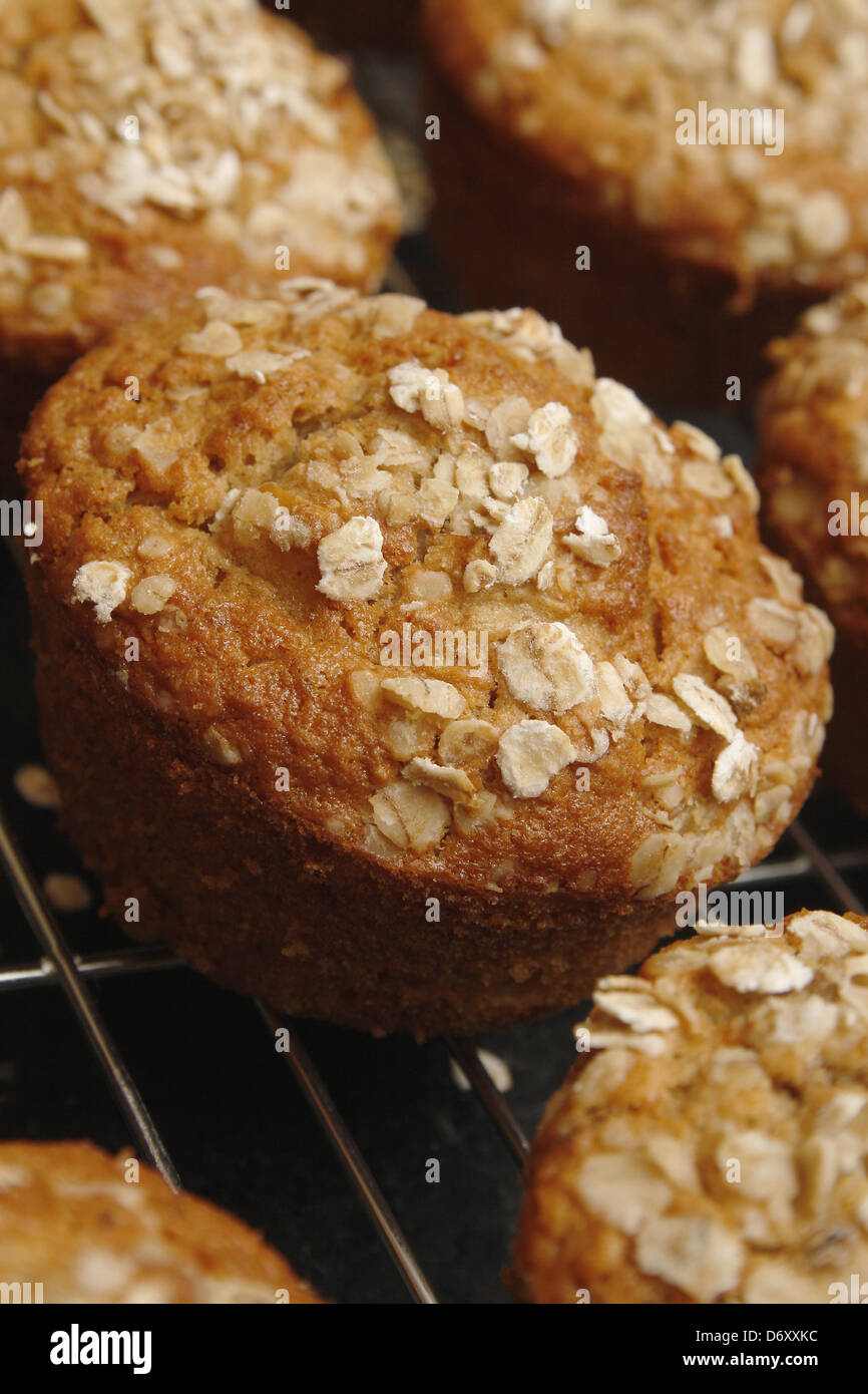 Muffins on wire rack hi-res stock photography and images - Alamy