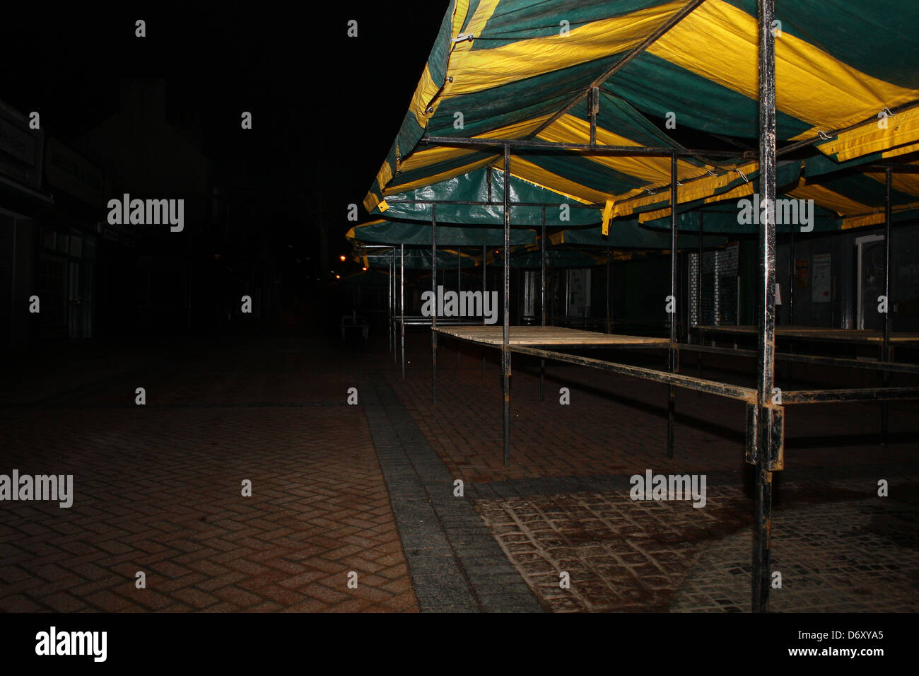 Empty market stalls hi-res stock photography and images - Alamy