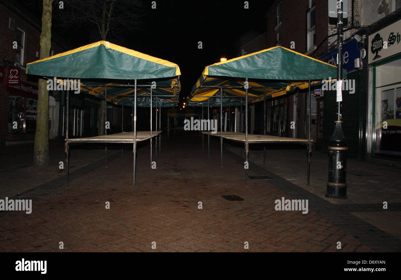 Worksop market stall empty hi-res stock photography and images - Alamy