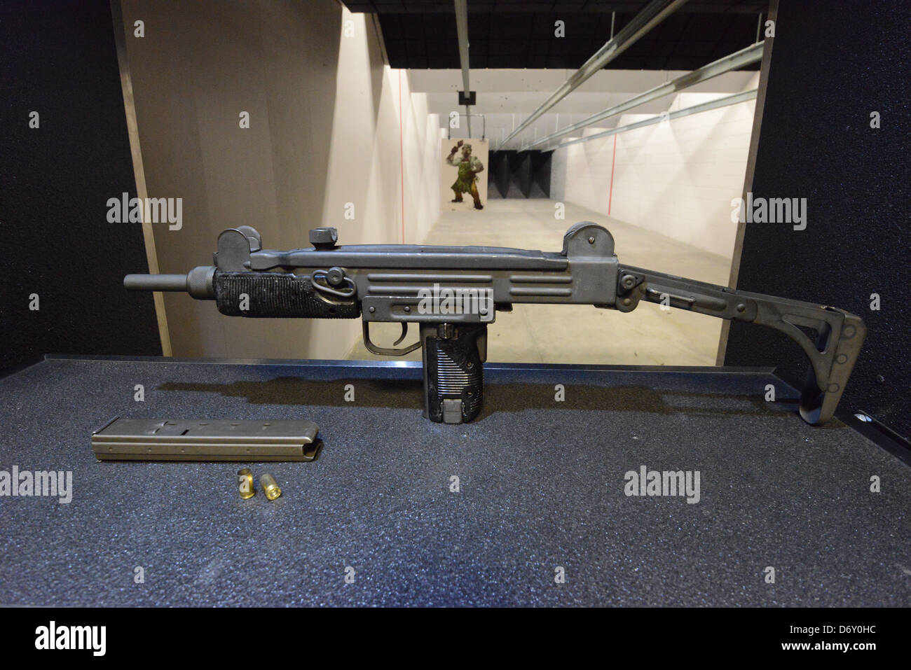 Uzi Machine gun Stock Photo - Alamy