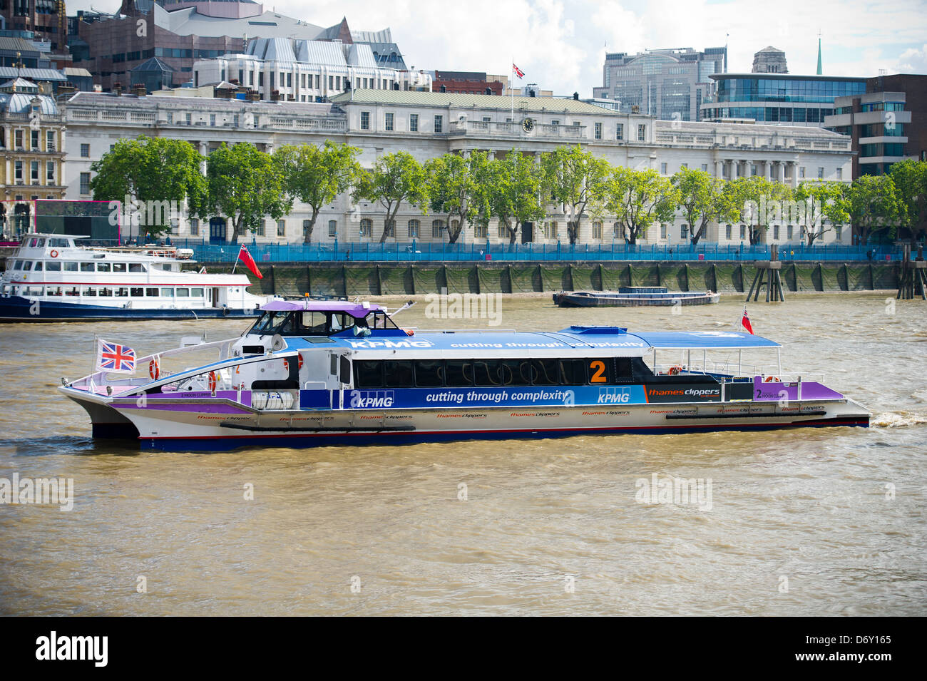 London eye city cruise river thames hi-res stock photography and images ...