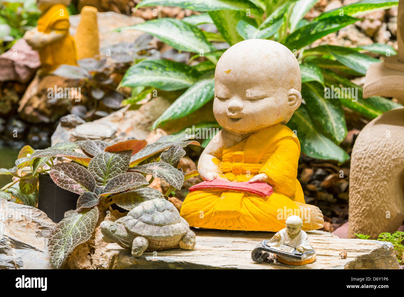 Monk sculpture hi-res stock photography and images - Alamy
