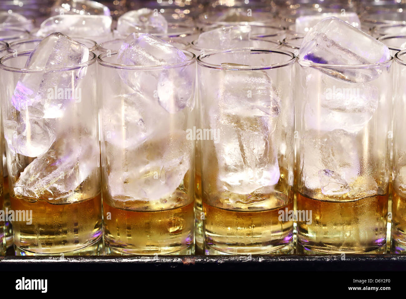 Whisky glass ready bar hi-res stock photography and images - Alamy