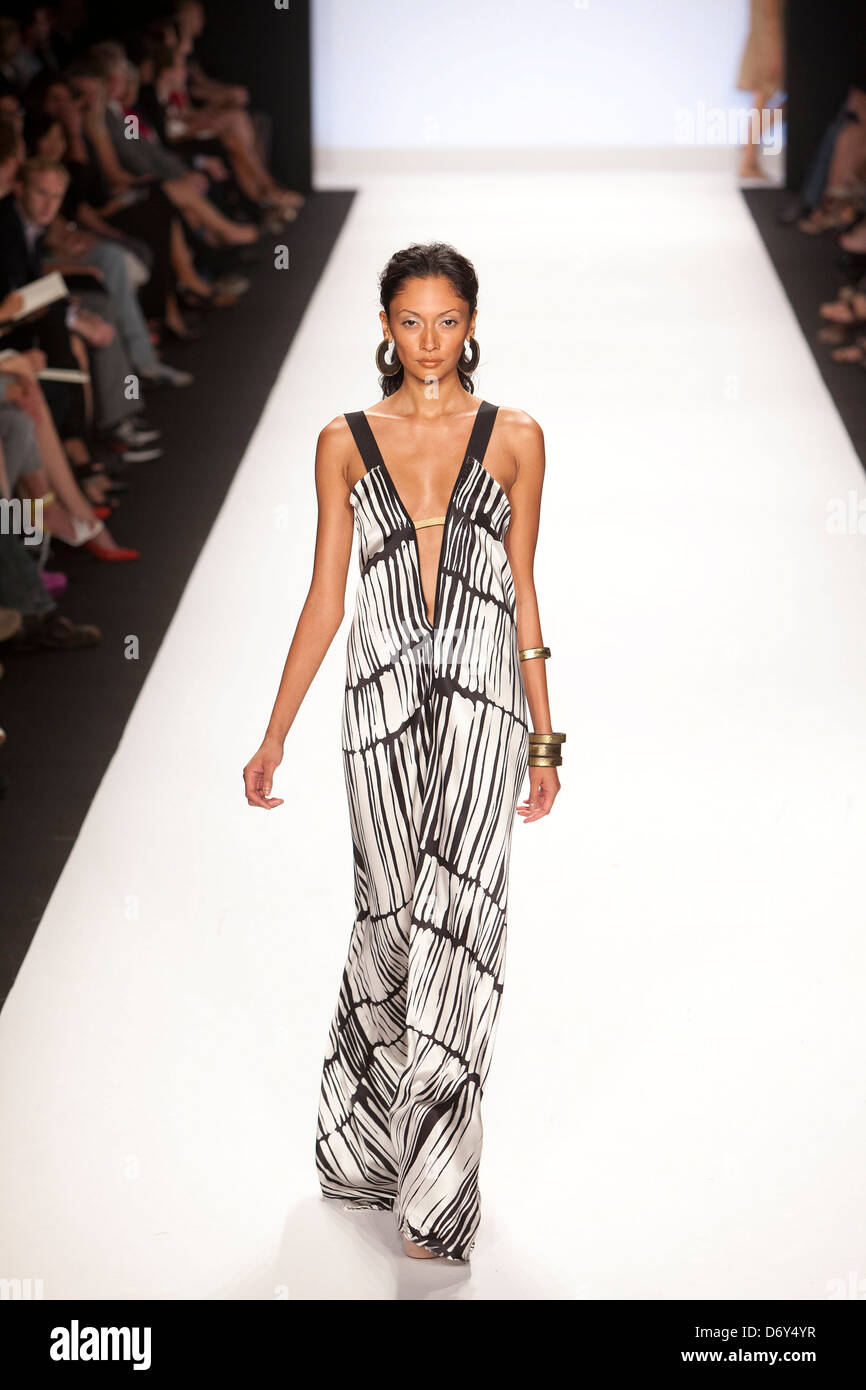 Model Mercedes-Benz New York Fashion Week Spring/Summer 2012 - Project ...